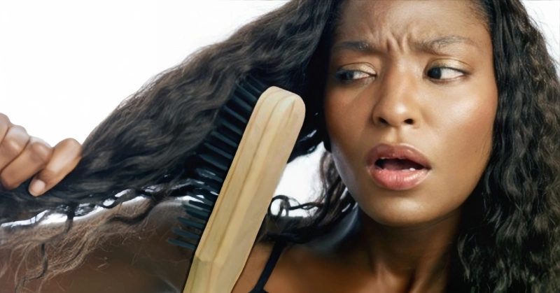 ¿Cómo desenredar las extensiones de cabello rizado sin dañarlas?
