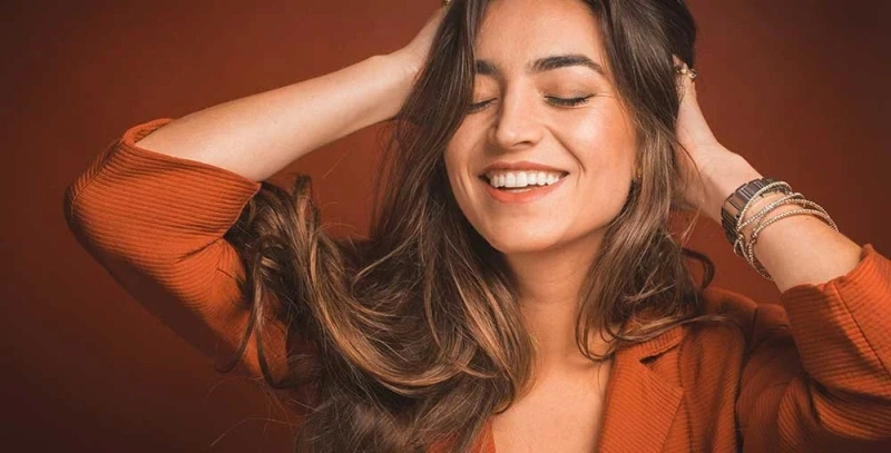 ¿Cómo cuidar las extensiones de cabello con microanillas?